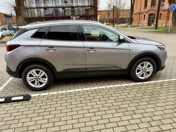 Grey Opel Grandland X 2020 in Kaunas, with an engine capacity of 1.50 L and mileage of 168 thousand km for 12900 €, photo 6 on AUTOMOTO.COM.LV
