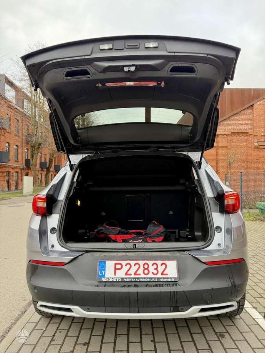 Grey Opel Grandland X 2020 in Kaunas, with an engine capacity of 1.50 L and mileage of 168 thousand km for 12900 €, photo 9 on AUTOMOTO.COM.LV