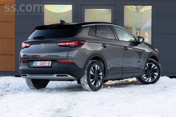 Grey Opel Grandland X 2020 in Jelgava, with an engine capacity of 1.20 L and mileage of 98 thousand km for 12990 €, photo 3 on AUTOMOTO.COM.LV