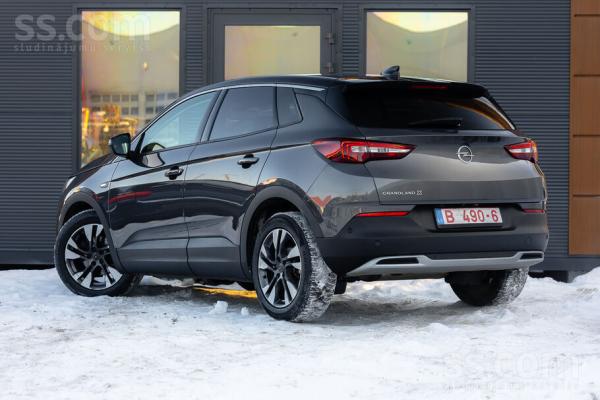 Grey Opel Grandland X 2020 in Jelgava, with an engine capacity of 1.20 L and mileage of 98 thousand km for 12990 €, photo 4 on AUTOMOTO.COM.LV