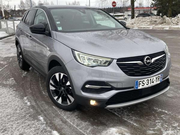 Grey Opel Grandland X 2020 in Taurage, with an engine capacity of 1.50 L and mileage of 196 thousand km for 10900 €, photo 1 on AUTOMOTO.COM.LV