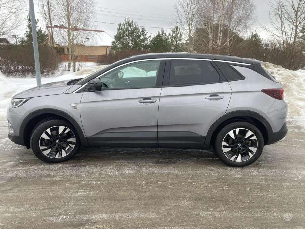 Grey Opel Grandland X 2020 in Taurage, with an engine capacity of 1.50 L and mileage of 196 thousand km for 10900 €, photo 3 on AUTOMOTO.COM.LV