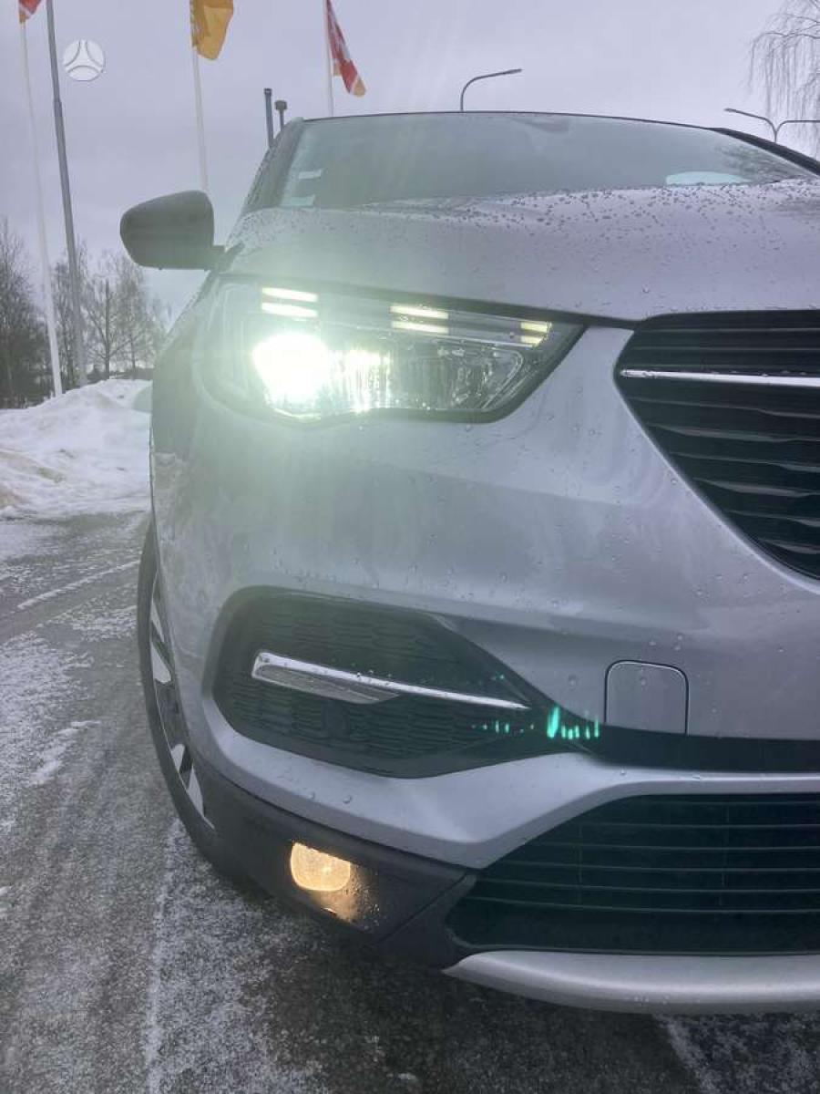 Grey Opel Grandland X 2020 in Taurage, with an engine capacity of 1.50 L and mileage of 196 thousand km for 10900 €, photo 8 on AUTOMOTO.COM.LV