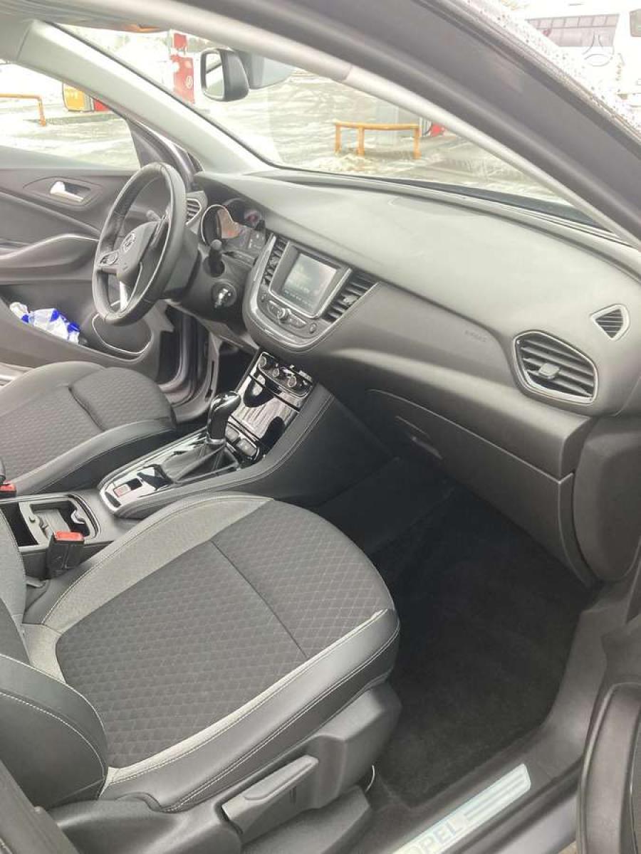 Grey Opel Grandland X 2020 in Taurage, with an engine capacity of 1.50 L and mileage of 196 thousand km for 10900 €, photo 15 on AUTOMOTO.COM.LV
