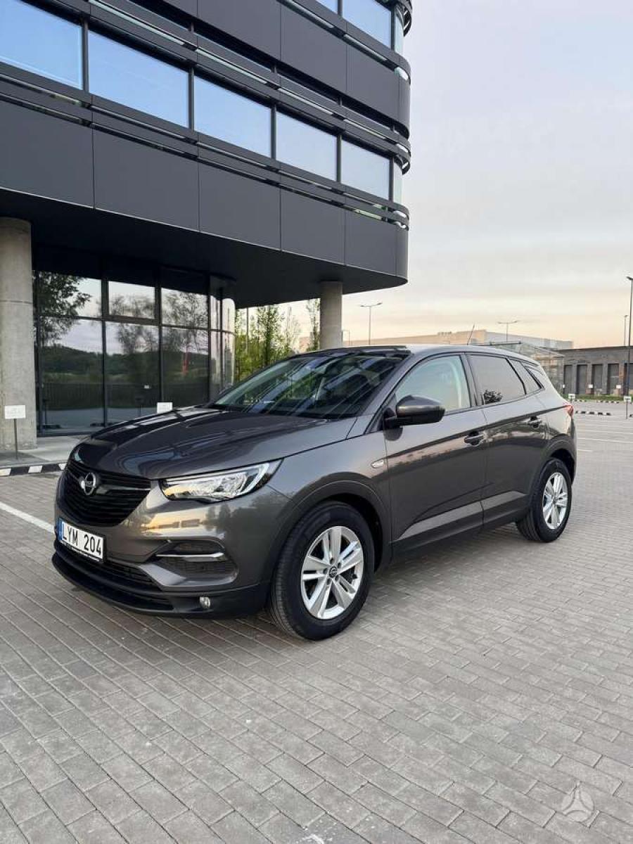 Grey Opel Grandland X 2020 in Kaunas, with an engine capacity of 1.20 L and mileage of 68 thousand km for 12950 €, photo 1 on AUTOMOTO.COM.LV