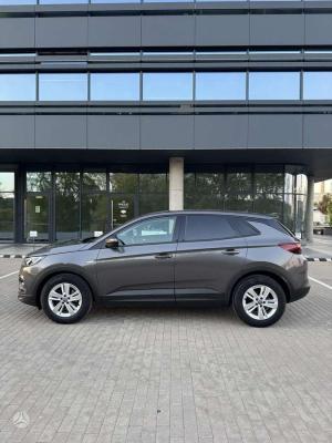 Grey Opel Grandland X 2020 in Kaunas, with an engine capacity of 1.20 L and mileage of 68 thousand km for 12950 €, photo 3 on AUTOMOTO.COM.LV