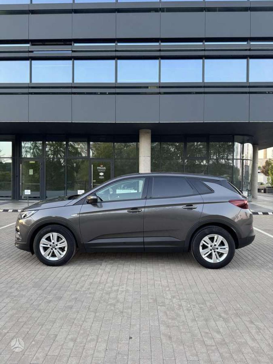 Grey Opel Grandland X 2020 in Kaunas, with an engine capacity of 1.20 L and mileage of 68 thousand km for 12950 €, photo 3 on AUTOMOTO.COM.LV