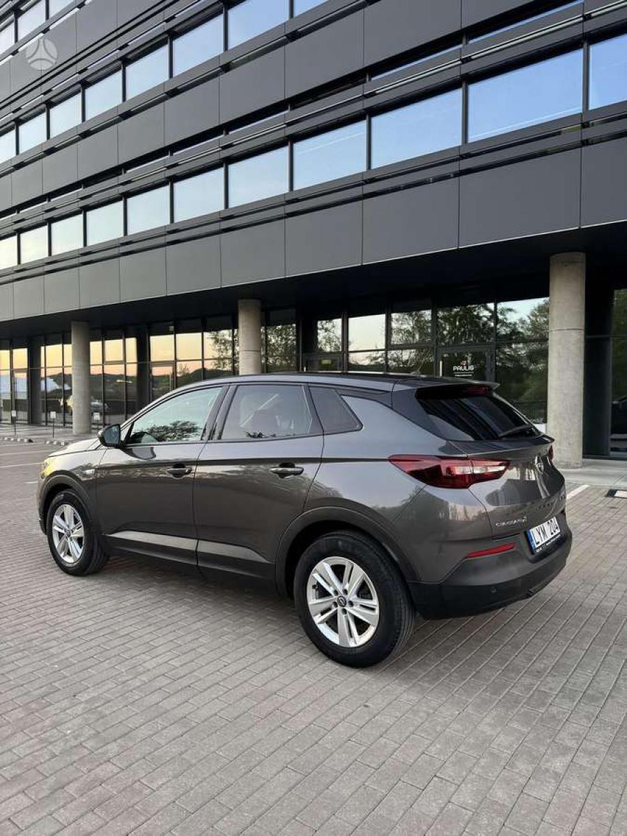 Grey Opel Grandland X 2020 in Kaunas, with an engine capacity of 1.20 L and mileage of 68 thousand km for 12950 €, photo 4 on AUTOMOTO.COM.LV