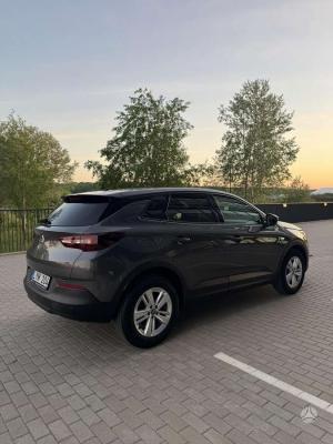 Grey Opel Grandland X 2020 in Kaunas, with an engine capacity of 1.20 L and mileage of 68 thousand km for 12950 €, photo 5 on AUTOMOTO.COM.LV