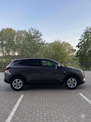 Grey Opel Grandland X 2020 in Kaunas, with an engine capacity of 1.20 L and mileage of 68 thousand km for 12950 €, photo 6 on AUTOMOTO.COM.LV