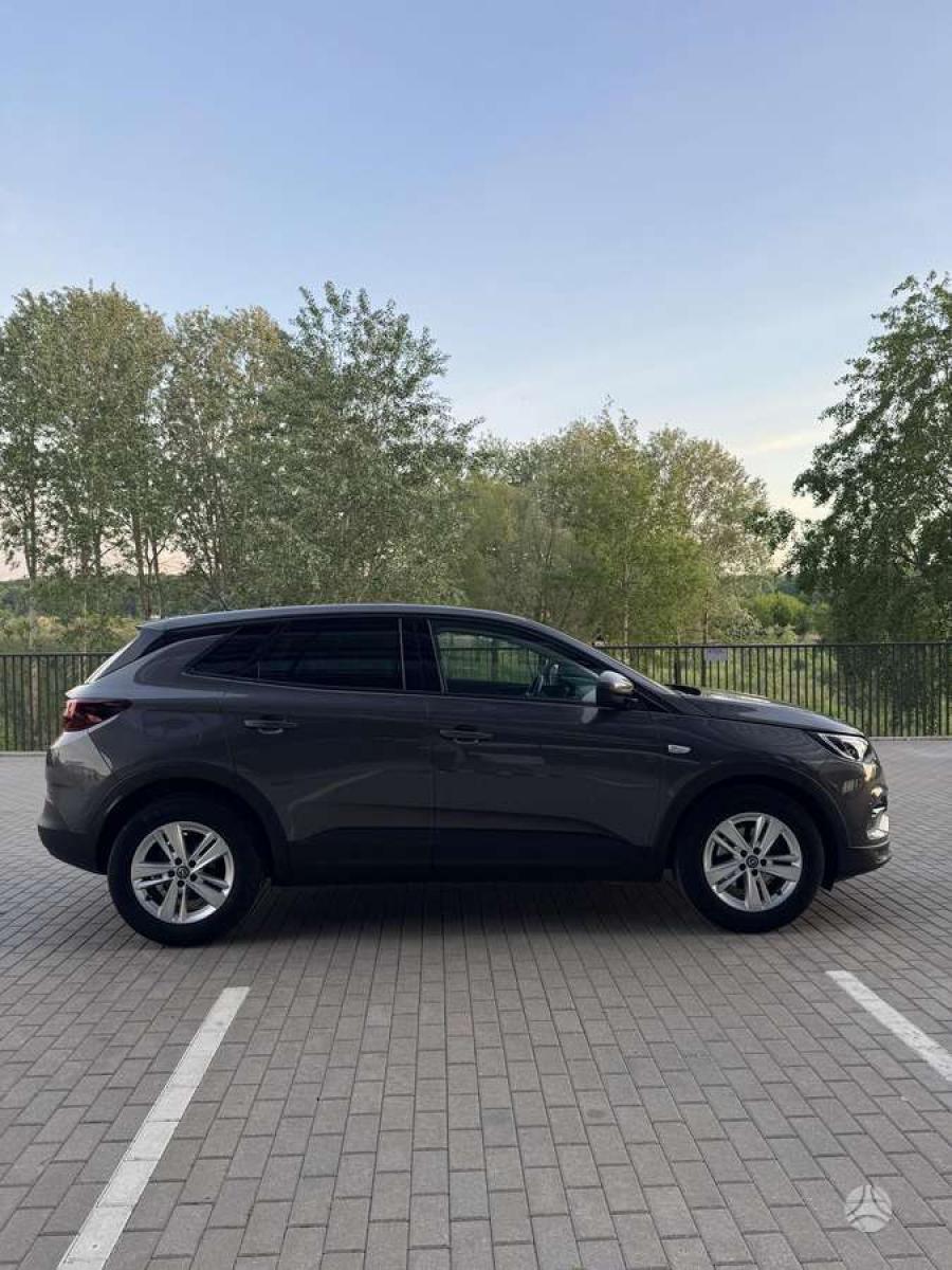 Grey Opel Grandland X 2020 in Kaunas, with an engine capacity of 1.20 L and mileage of 68 thousand km for 12950 €, photo 6 on AUTOMOTO.COM.LV
