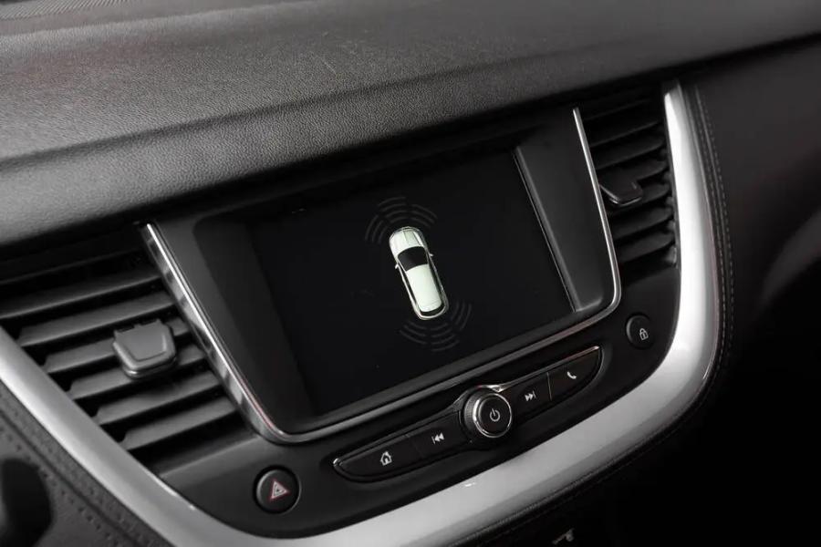 Grey Opel Grandland X 2020 in Jelgava, with an engine capacity of 1.20 L and mileage of 109 thousand km for 12200 €, photo 15 on AUTOMOTO.COM.LV
