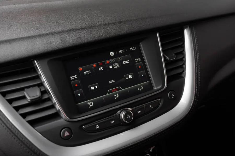 Grey Opel Grandland X 2020 in Jelgava, with an engine capacity of 1.20 L and mileage of 109 thousand km for 12200 €, photo 18 on AUTOMOTO.COM.LV