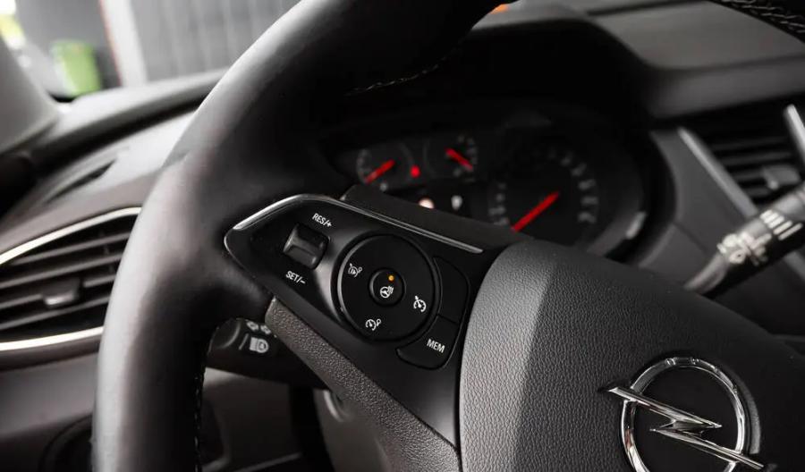 Grey Opel Grandland X 2020 in Jelgava, with an engine capacity of 1.20 L and mileage of 109 thousand km for 12200 €, photo 20 on AUTOMOTO.COM.LV