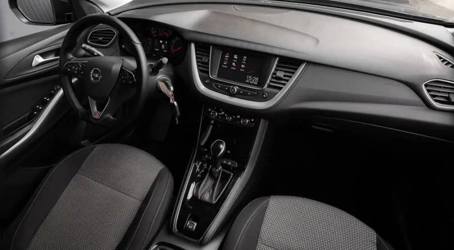 Grey Opel Grandland X 2020 in Jelgava, with an engine capacity of 1.20 L and mileage of 109 thousand km for 12200 €, photo 24 on AUTOMOTO.COM.LV