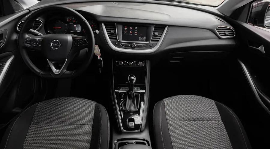 Grey Opel Grandland X 2020 in Jelgava, with an engine capacity of 1.20 L and mileage of 109 thousand km for 12200 €, photo 25 on AUTOMOTO.COM.LV