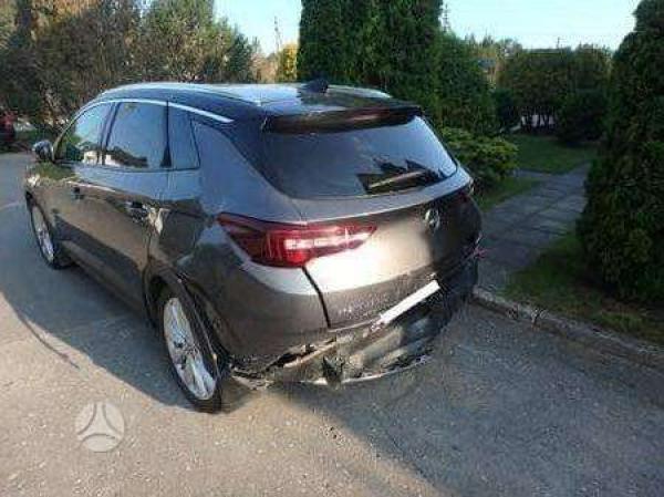 Серый Опель Grandland X 2020 в Вильнюс, объемом двигателя 1.60 л и пробегом 104 тыс. км за 8350 €, фото 1 на AUTOMOTO.COM.LV
