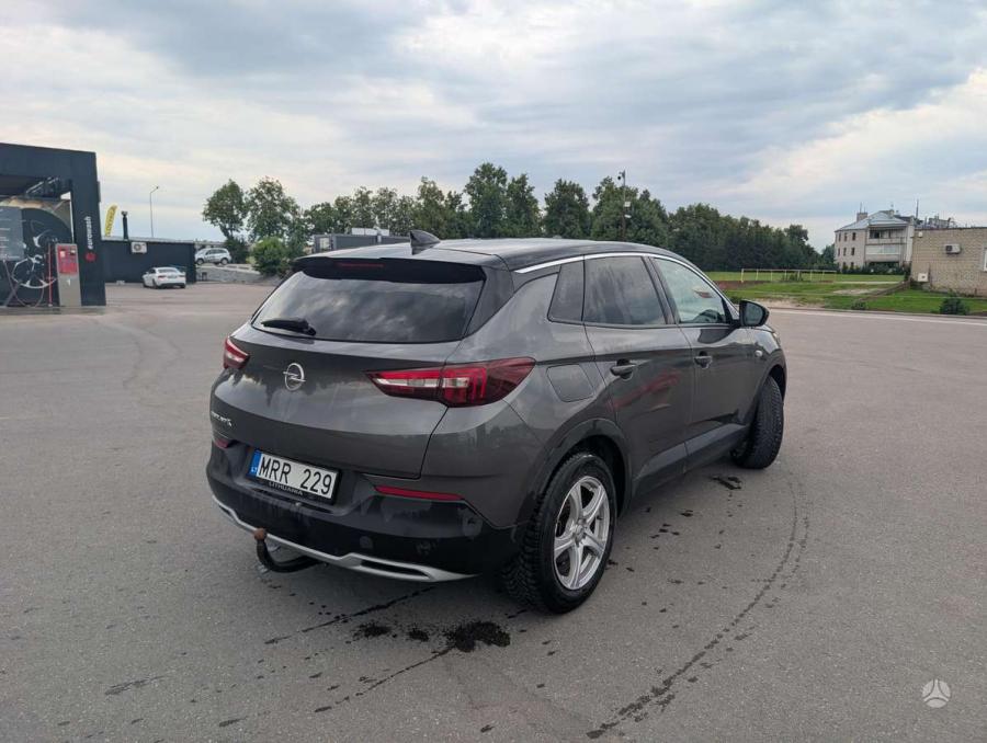 Grey Opel Grandland X 2020 in Kaunas, with an engine capacity of 2.00 L and mileage of 182 thousand km for 12599 €, photo 4 on AUTOMOTO.COM.LV