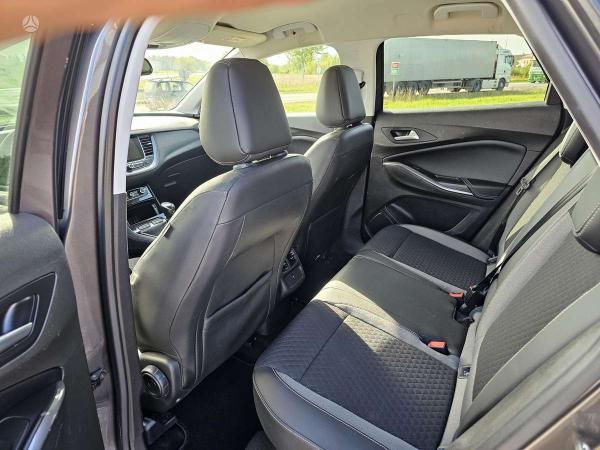 Grey Opel Grandland X 2020 in Ukmerge, with an engine capacity of 1.50 L and mileage of 250 thousand km for 9250 €, photo 3 on AUTOMOTO.COM.LV
