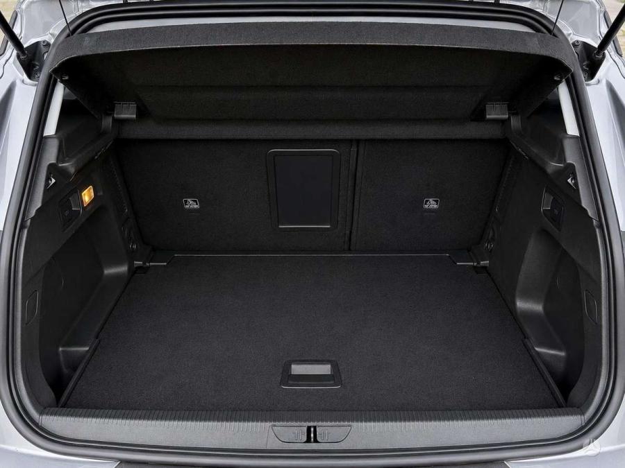 Grey Opel Grandland X 2020 in Vilnius, with an engine capacity of 1.20 L and mileage of 94 thousand km for 9700 €, photo 6 on AUTOMOTO.COM.LV
