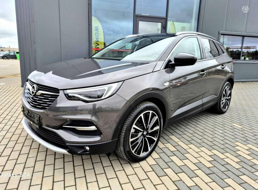 Grey Opel Grandland X 2021 in Siauliai, with an engine capacity of 1.60 L and mileage of 22 thousand km for 16950 €, photo 4 on AUTOMOTO.COM.LV