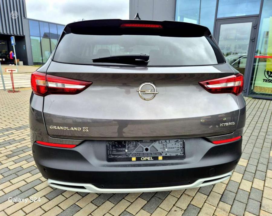 Grey Opel Grandland X 2021 in Siauliai, with an engine capacity of 1.60 L and mileage of 22 thousand km for 16950 €, photo 7 on AUTOMOTO.COM.LV