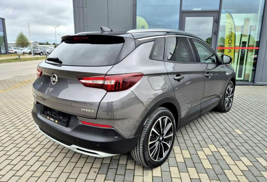 Grey Opel Grandland X 2021 in Siauliai, with an engine capacity of 1.60 L and mileage of 22 thousand km for 16950 €, photo 9 on AUTOMOTO.COM.LV