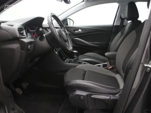 Grey Opel Grandland X 2021 in Vilnius, with an engine capacity of 1.20 L and mileage of 101 thousand km for 13199 €, photo 5 on AUTOMOTO.COM.LV