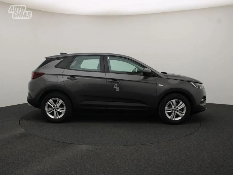 Grey Opel Grandland X 2021 in Vilnius, with an engine capacity of 1.20 L and mileage of 101 thousand km for 13199 €, photo 10 on AUTOMOTO.COM.LV