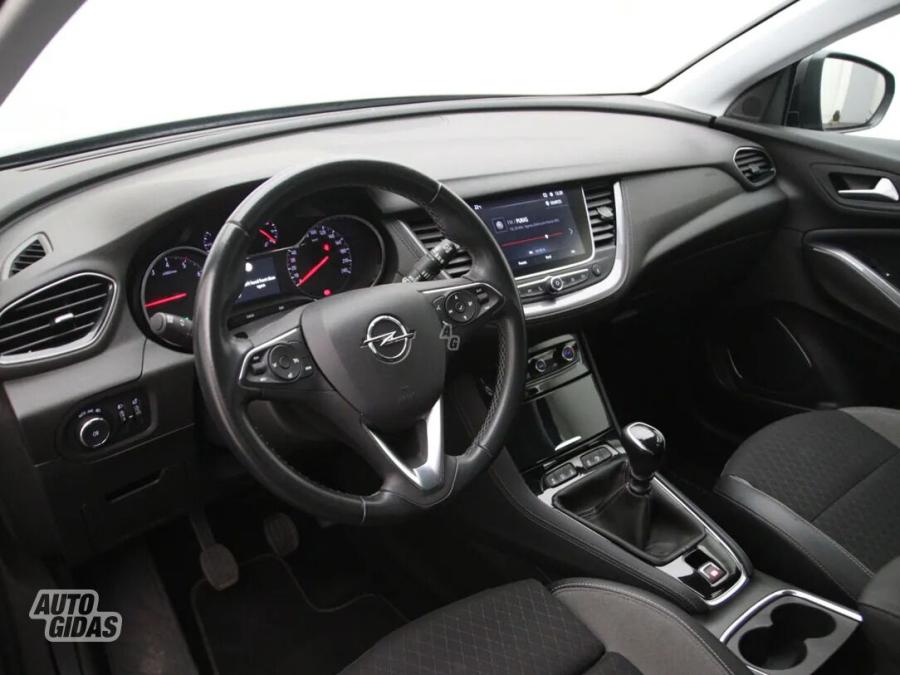 Grey Opel Grandland X 2021 in Vilnius, with an engine capacity of 1.20 L and mileage of 101 thousand km for 13199 €, photo 17 on AUTOMOTO.COM.LV