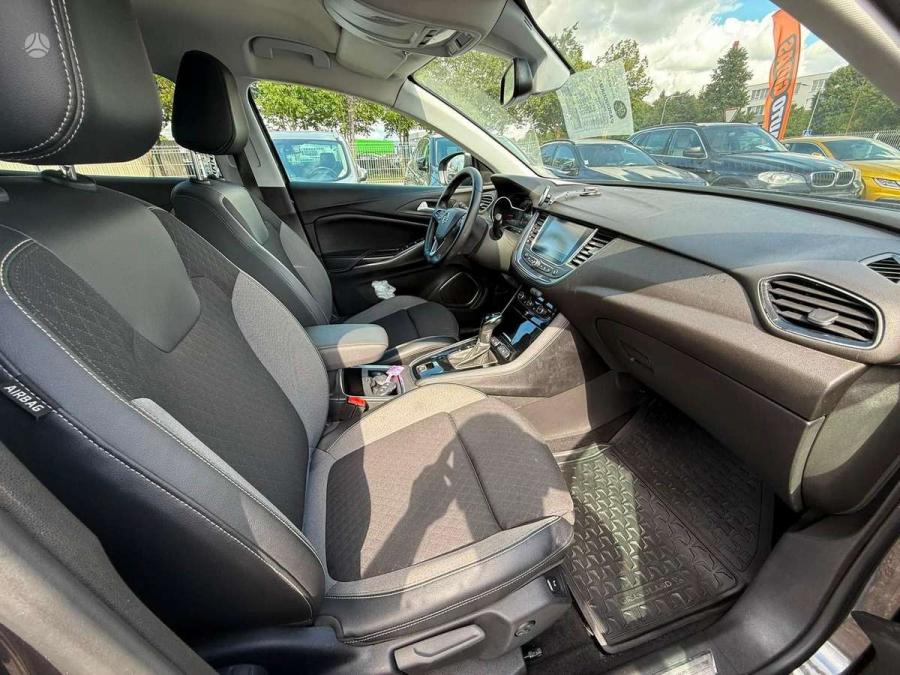 Grey Opel Grandland X 2021 in Siauliai, with an engine capacity of 2.00 L and mileage of 255 thousand km for 13450 €, photo 6 on AUTOMOTO.COM.LV