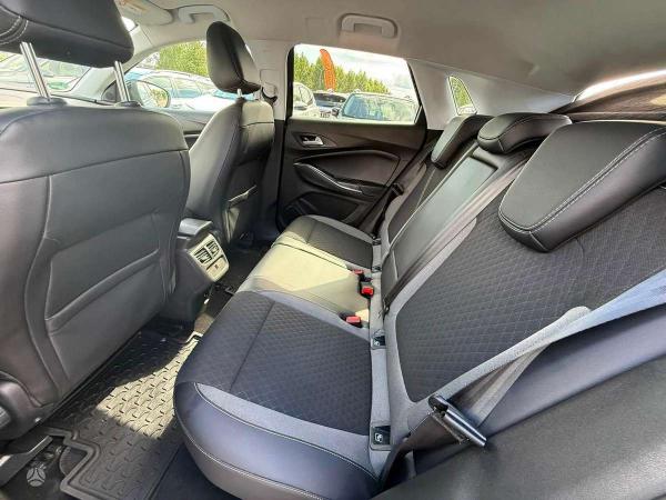 Grey Opel Grandland X 2021 in Siauliai, with an engine capacity of 2.00 L and mileage of 255 thousand km for 13450 €, photo 6 on AUTOMOTO.COM.LV