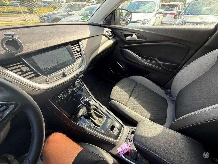 Grey Opel Grandland X 2021 in Siauliai, with an engine capacity of 2.00 L and mileage of 255 thousand km for 13450 €, photo 21 on AUTOMOTO.COM.LV