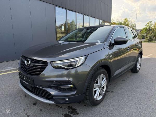 Grey Opel Grandland X 2021 in Kaunas, with an engine capacity of 1.20 L and mileage of 184 thousand km for 10500 €, photo 1 on AUTOMOTO.COM.LV