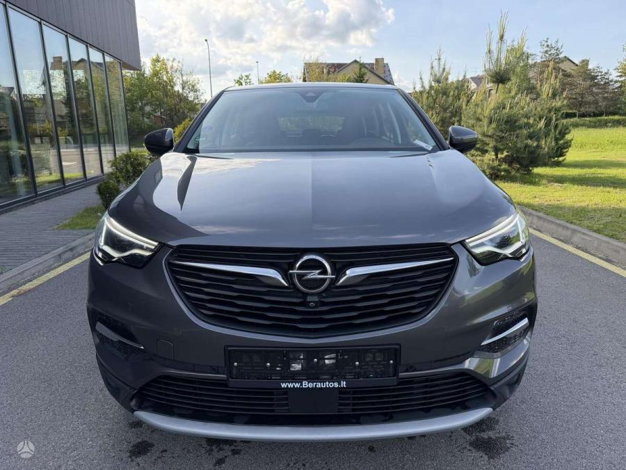 Grey Opel Grandland X 2021 in Kaunas, with an engine capacity of 1.20 L and mileage of 184 thousand km for 10500 €, photo 5 on AUTOMOTO.COM.LV