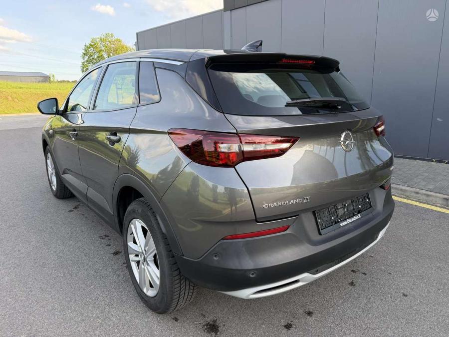 Grey Opel Grandland X 2021 in Kaunas, with an engine capacity of 1.20 L and mileage of 184 thousand km for 10500 €, photo 9 on AUTOMOTO.COM.LV
