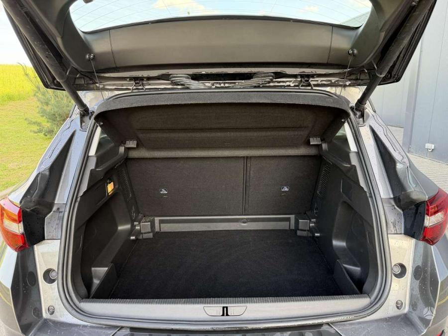 Grey Opel Grandland X 2021 in Kaunas, with an engine capacity of 1.20 L and mileage of 184 thousand km for 10500 €, photo 10 on AUTOMOTO.COM.LV