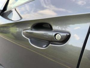 Grey Opel Grandland X 2021 in Kaunas, with an engine capacity of 1.20 L and mileage of 184 thousand km for 10500 €, photo 13 on AUTOMOTO.COM.LV