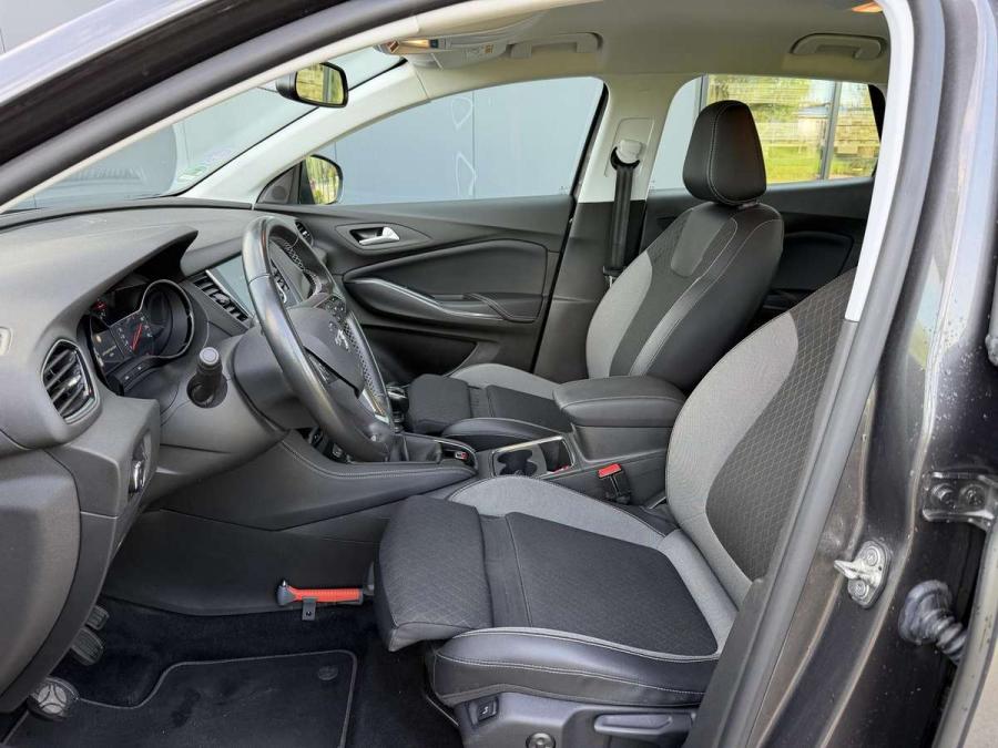 Grey Opel Grandland X 2021 in Kaunas, with an engine capacity of 1.20 L and mileage of 184 thousand km for 10500 €, photo 16 on AUTOMOTO.COM.LV