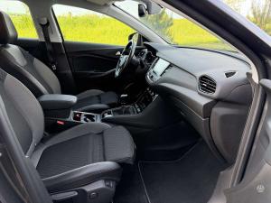 Grey Opel Grandland X 2021 in Kaunas, with an engine capacity of 1.20 L and mileage of 184 thousand km for 10500 €, photo 19 on AUTOMOTO.COM.LV
