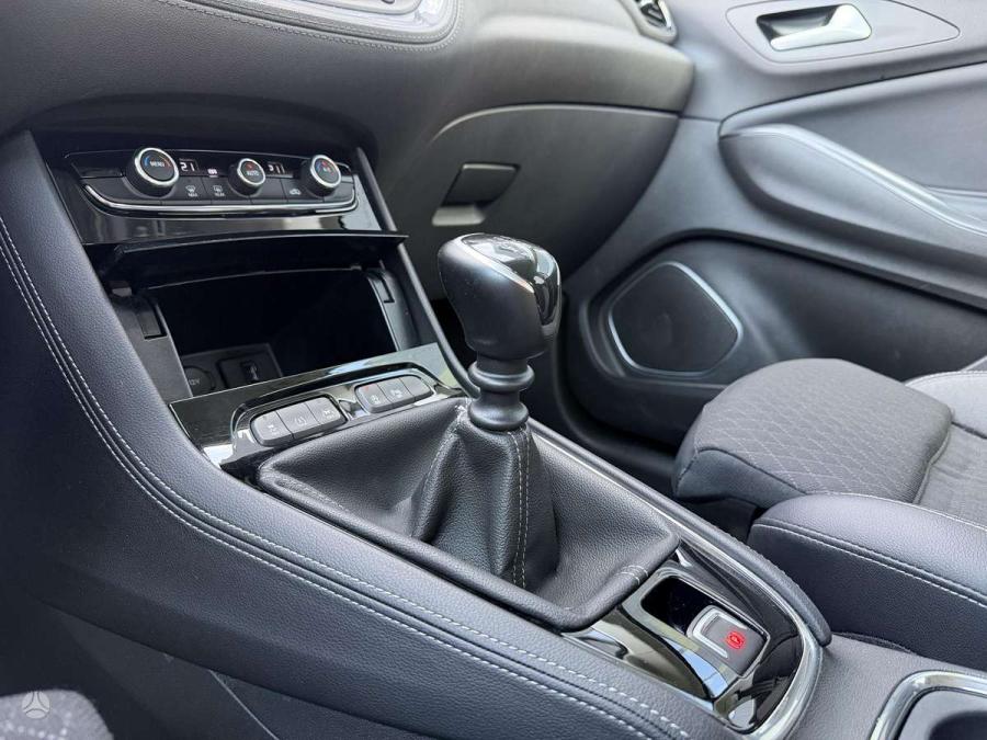 Grey Opel Grandland X 2021 in Kaunas, with an engine capacity of 1.20 L and mileage of 184 thousand km for 10500 €, photo 23 on AUTOMOTO.COM.LV