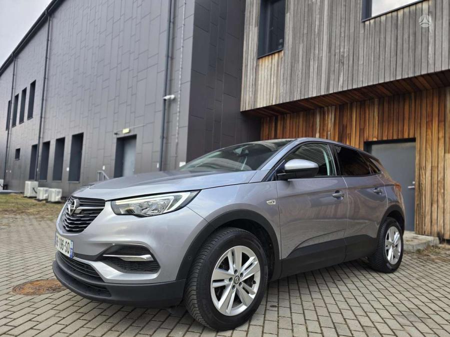 Grey Opel Grandland X 2021 in Taurage, with an engine capacity of 1.50 L and mileage of 168 thousand km for 11400 €, photo 4 on AUTOMOTO.COM.LV