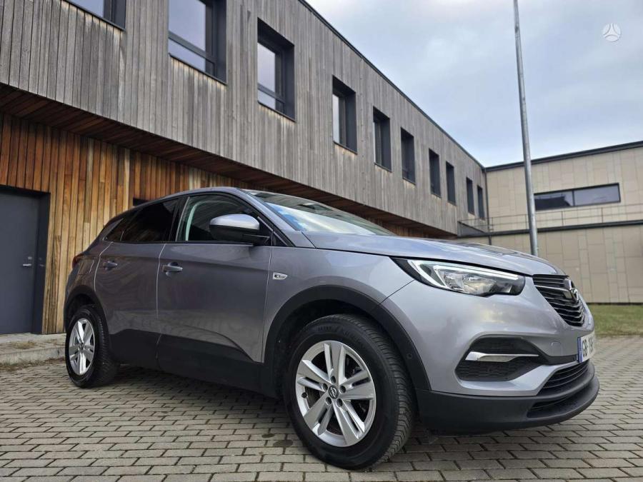 Grey Opel Grandland X 2021 in Taurage, with an engine capacity of 1.50 L and mileage of 168 thousand km for 11400 €, photo 5 on AUTOMOTO.COM.LV