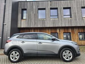 Grey Opel Grandland X 2021 in Taurage, with an engine capacity of 1.50 L and mileage of 168 thousand km for 11400 €, photo 6 on AUTOMOTO.COM.LV