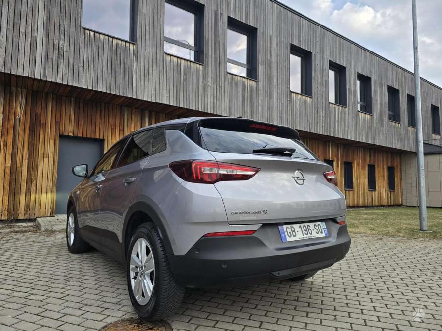 Grey Opel Grandland X 2021 in Taurage, with an engine capacity of 1.50 L and mileage of 168 thousand km for 11400 €, photo 9 on AUTOMOTO.COM.LV
