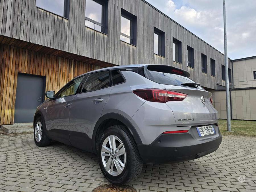 Grey Opel Grandland X 2021 in Taurage, with an engine capacity of 1.50 L and mileage of 168 thousand km for 11400 €, photo 10 on AUTOMOTO.COM.LV