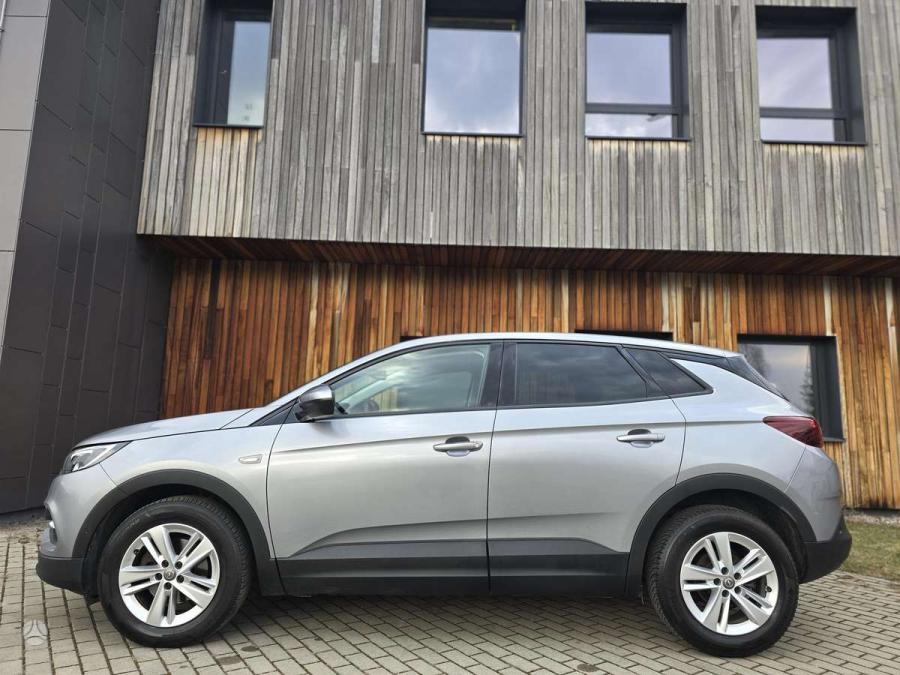 Grey Opel Grandland X 2021 in Taurage, with an engine capacity of 1.50 L and mileage of 168 thousand km for 11400 €, photo 11 on AUTOMOTO.COM.LV