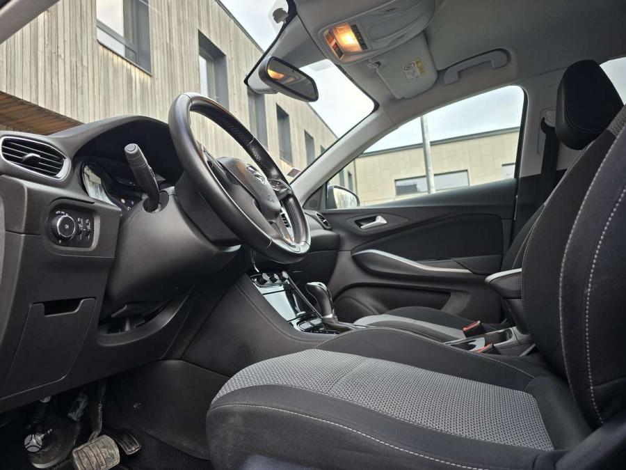 Grey Opel Grandland X 2021 in Taurage, with an engine capacity of 1.50 L and mileage of 168 thousand km for 11400 €, photo 16 on AUTOMOTO.COM.LV