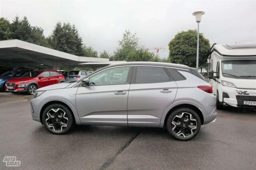 Grey Opel Grandland X 2022 in Kaunas, with an engine capacity of 1.20 L and mileage of 61 thousand km for 25867 €, photo 4 on AUTOMOTO.COM.LV