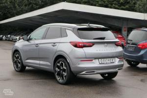 Grey Opel Grandland X 2022 in Kaunas, with an engine capacity of 1.20 L and mileage of 61 thousand km for 25867 €, photo 5 on AUTOMOTO.COM.LV